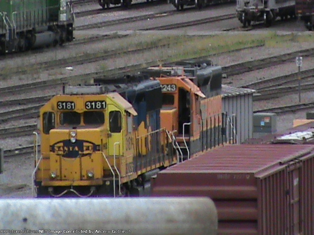 SF 3181 & BNSF 2243